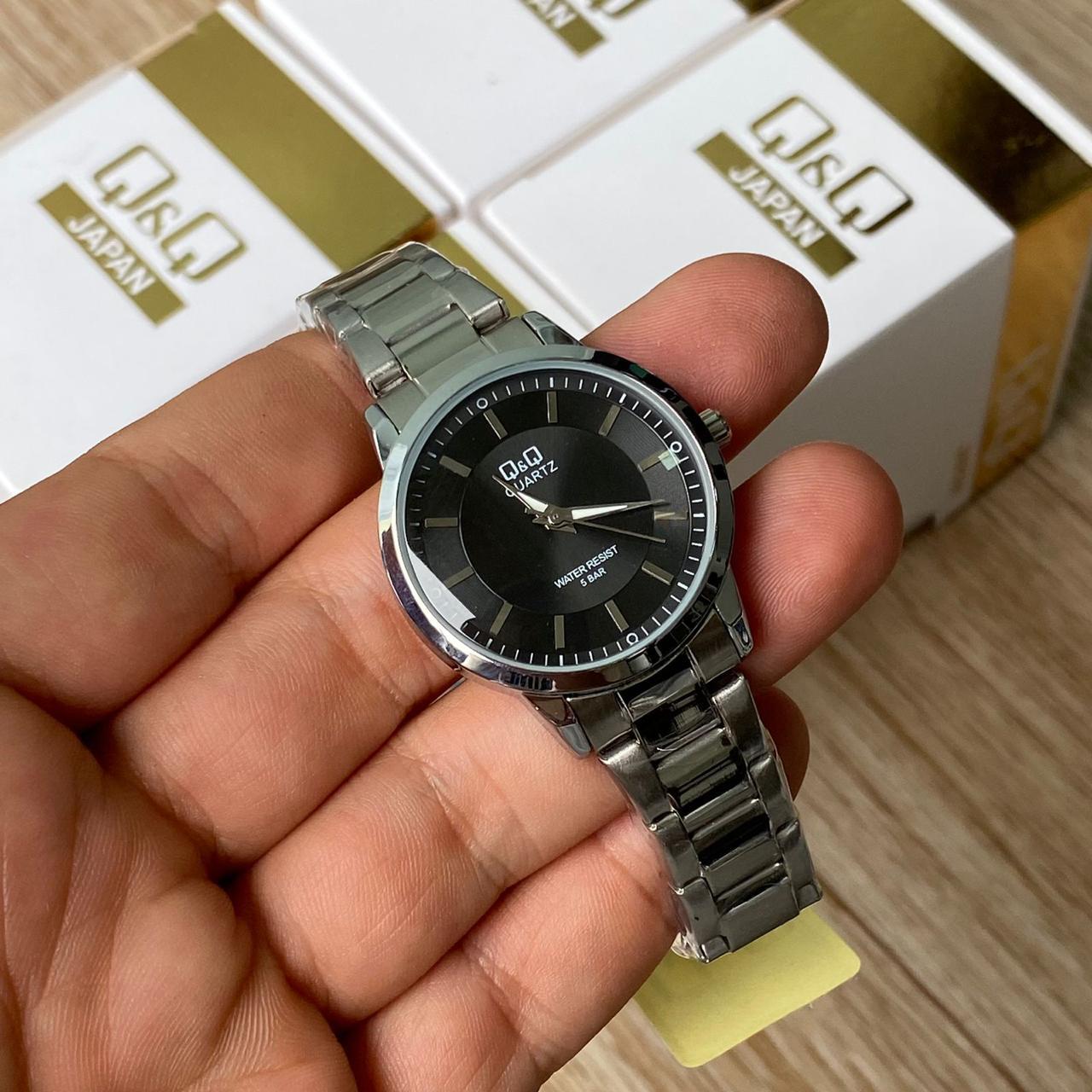 Qyq Dama Plateado Fondo Negro Y Numeros En Rayas – Aravegas con Clase